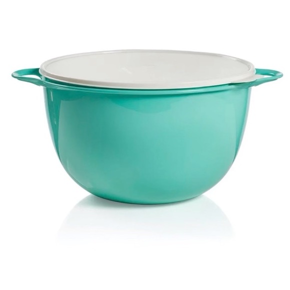 Tupperware | Kitchen | Tupperware Thatsa Mega Bowl L 42 Cup | Poshmark